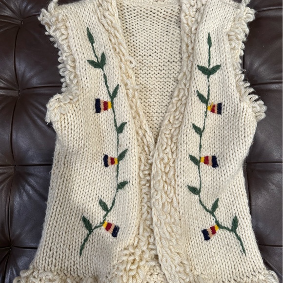 Sweaters | Vintage Cozy Knit Vest With Leaf And Stripe Design | Poshmark